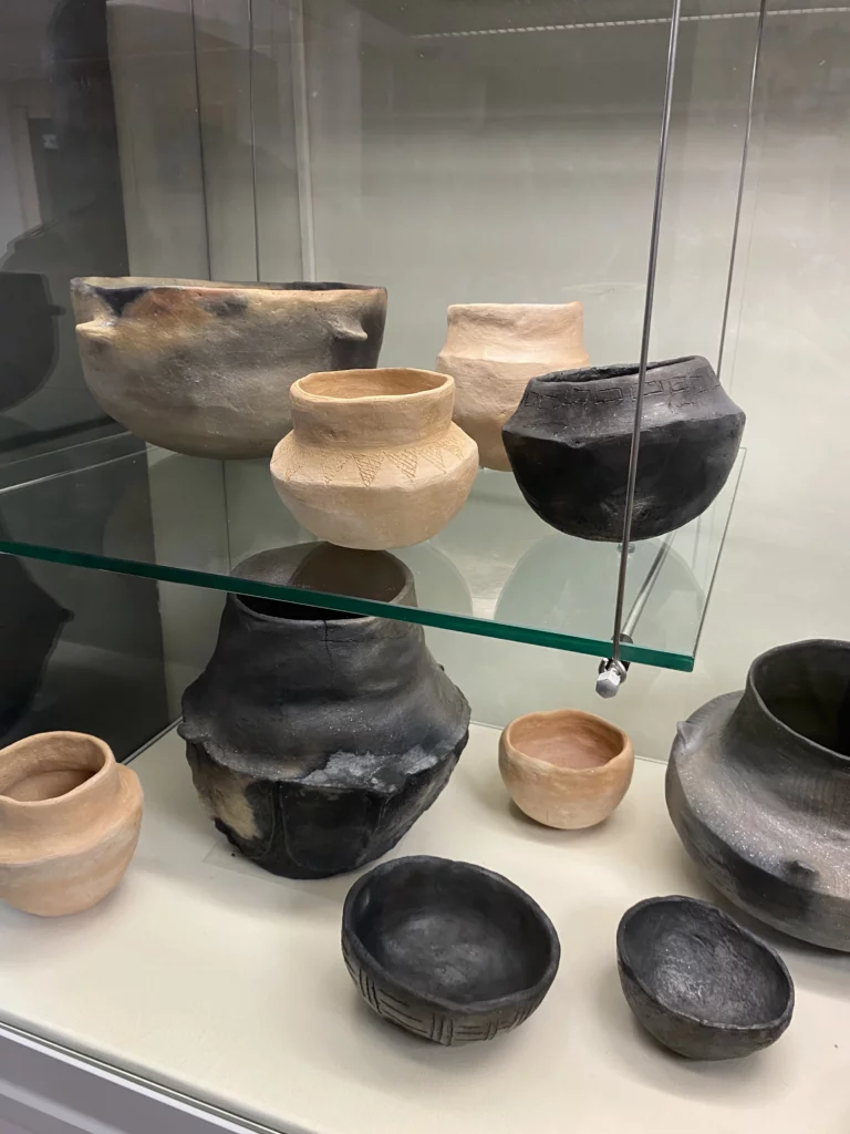 Lattara : L’Archipel de Massane, l’art de la terre et du feu | Adages